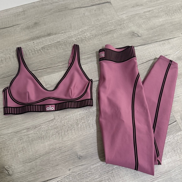 ALO Yoga | Pants & Jumpsuits | Alo Yoga Airlift Lineup Set | Poshmark